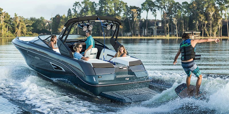 2018 Sea Ray SLX W 230 specs and literature guide