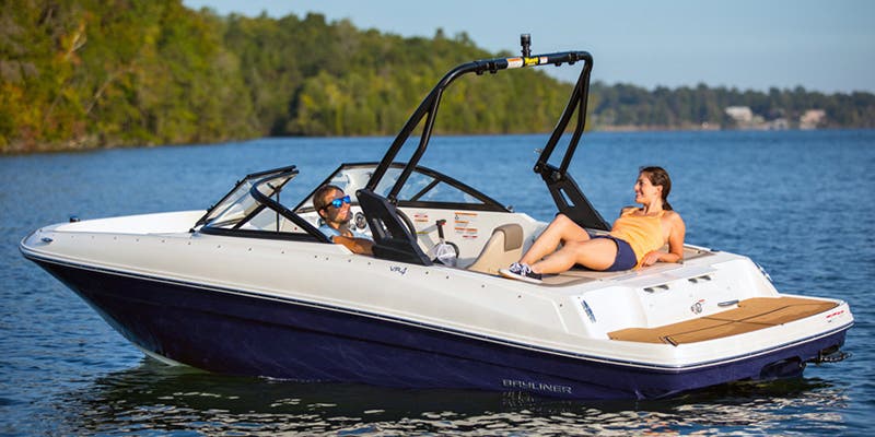 2019 Bayliner Bowrider VR4 specs and literature guide