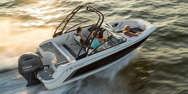 Find complete specifications for Larson LXH Boats Here