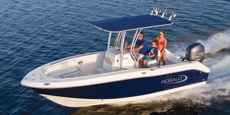 2024 Robalo Center Console R200 specs and literature guide