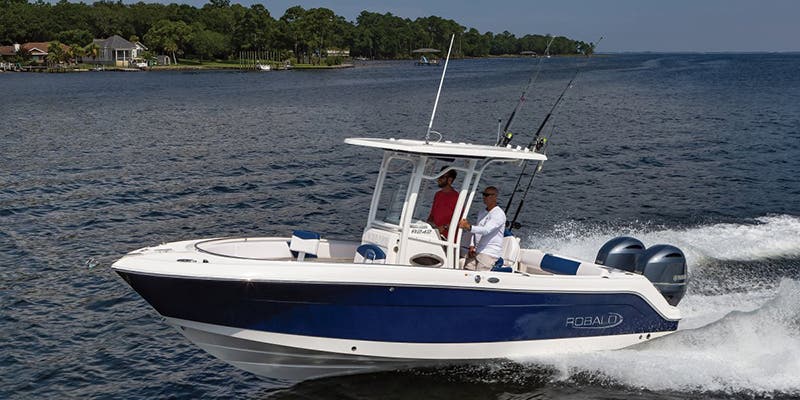2021 Robalo Center Console R242 specs and literature guide