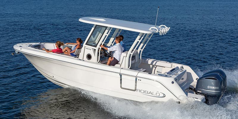 2021 Robalo Center Console R272 specs and literature guide