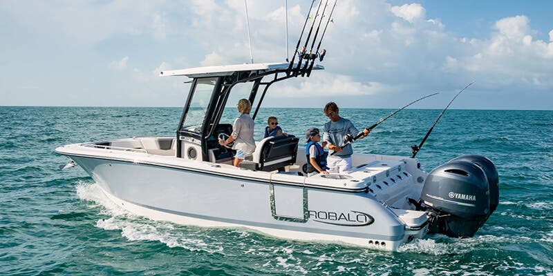 2025 Robalo Center Console R250 specs and literature guide
