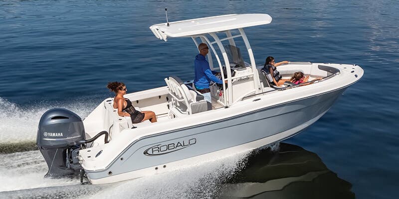 2025 Robalo Explorer Boat specs guide