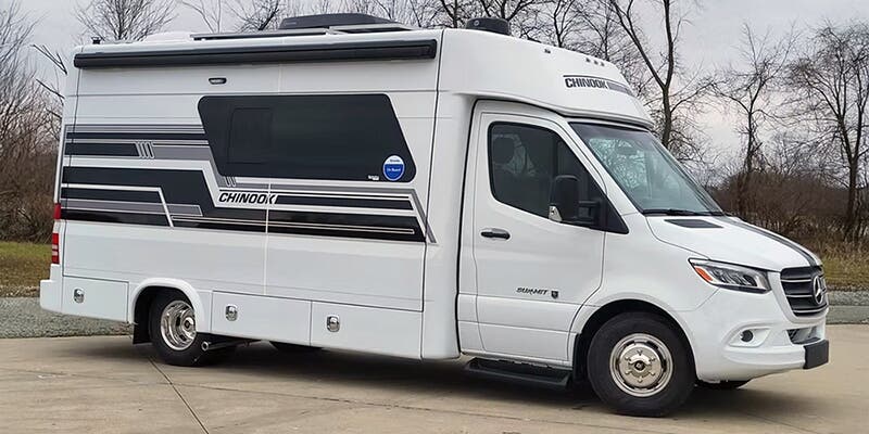 2025 Chinook Summit RV Specs Guide
